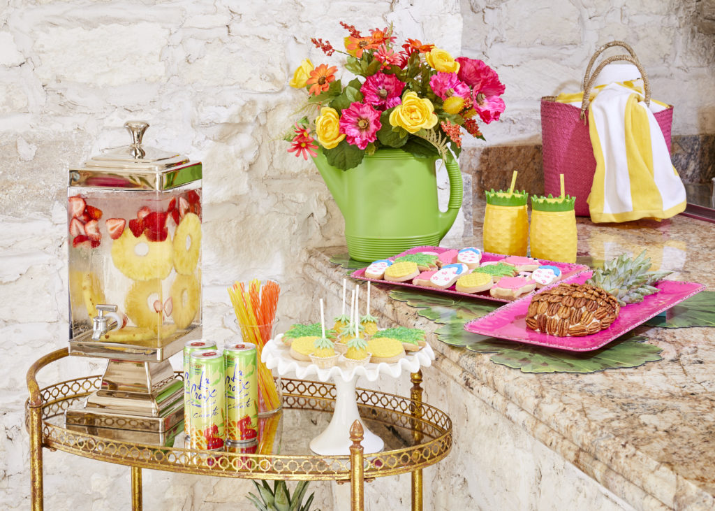 The Perfect Pineapple Pool Party!! | Turtle Creek Lane